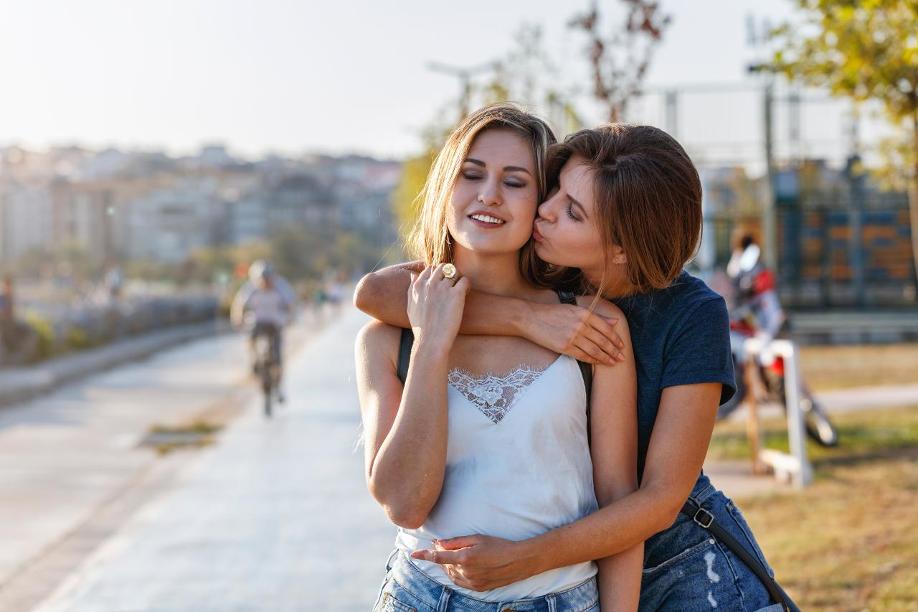 Nur Klischee? Lesben-Mythen auf dem Prüfstand - freenet.de