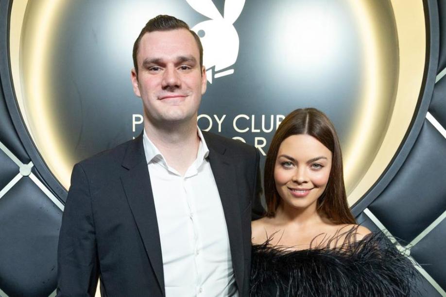 "Harry Potter"-Star Scarlett Hefner ist zum ersten Mal Mutter geworden ...