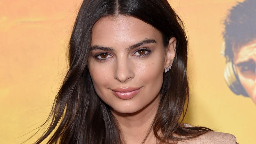 Emily Ratajkowski: Sie fühlt sich mit Achselhaaren Emily Ratajkowski: Sie fühlt sich mit Achselhaaren