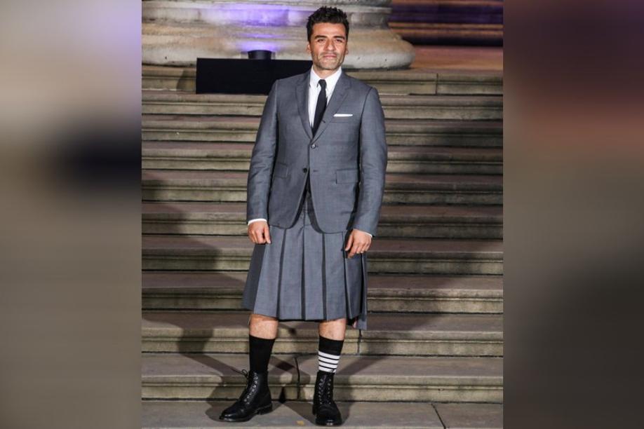 Fashion-Statement: Oscar Isaac begeistert im Rock bei Marvel-Premiere ...