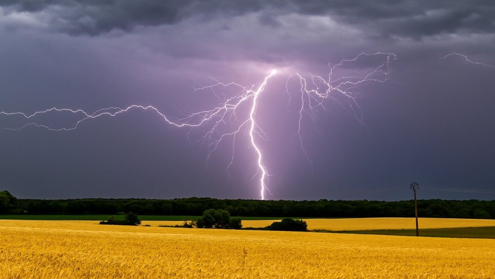 Wenn es blitzt und donnert: So verhält man sich richtig bei Gewitter